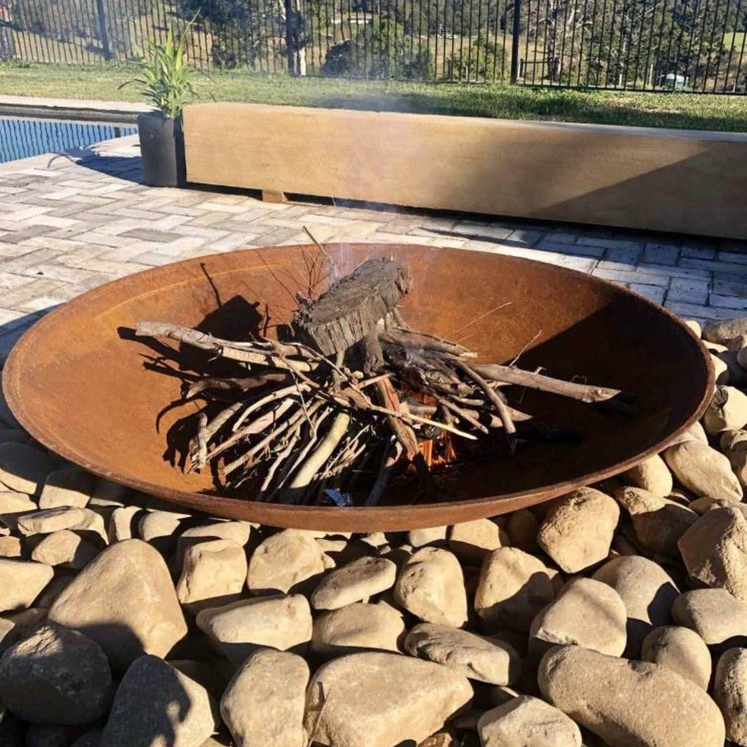 Fire Pits: Cauldron 80cm Cast Iron Fire Pit - Outdoorium